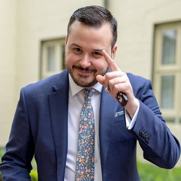 About LeadCrowd And The Team Behind It